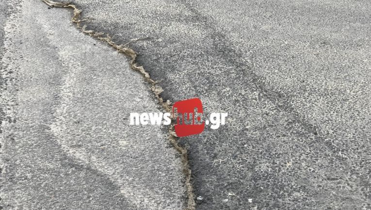Μια ακρως επικίνδυνη λακκούβα στο δρομο Ηράκλειο - Σκαλάνι: Σπάνε τα ...