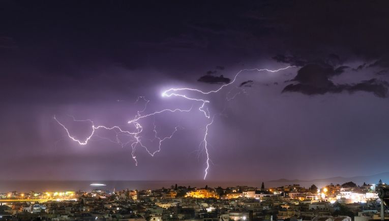 Ηράκλειο: Οι κεραυνοί και οι αστραπές έκαναν τη νύχτα...μέρα - Αρκετά ...