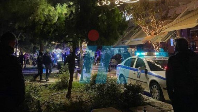 Πυροβολισμοί σε καφετέρια στη Νέα Σμύρνη – Ένας νεκρός και τραυματίες ...