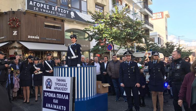 Ηράκλειο: Η «βαρέλα» και οι αντίκες «εκλεψαν» τις εντυπώσεις! (φωτο ...