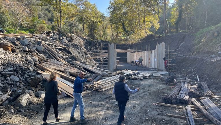 Συνεχίζονται τα έργα αποκατάστασης καταστροφών στην Κοινότητα Ορθουνίου ...