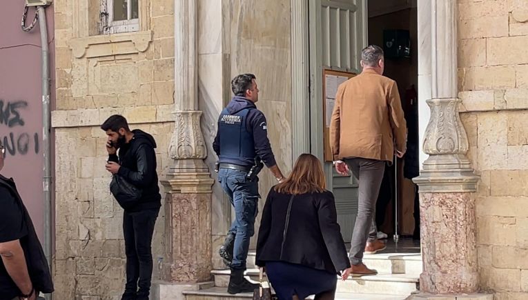 Στον Εισαγγελέα οι τρεις συλληφθέντες για το θάνατο της 92χρονης από ...