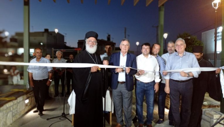 Πλήθος κόσμου στα εγκαίνια της νέας βιοκλιματικής πλατείας στο ...