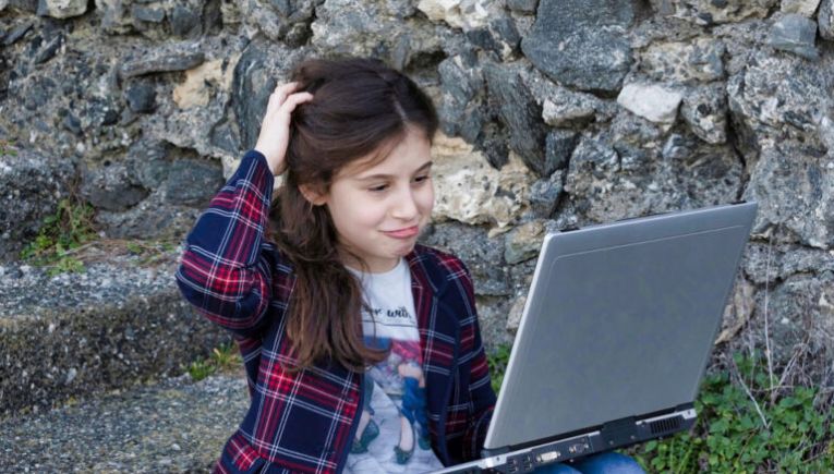 Παιδιά και Social Media: Πώς μπορείτε να μειώσετε τον χρόνο που περνάνε ...