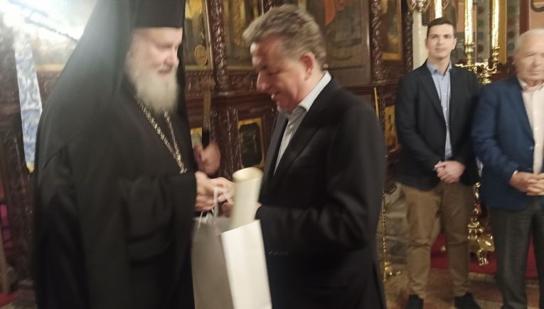 Κληρος, Αρχές, πιστοί στην Αρχιερατική ακολουθία στον εορτάζοντα ναο ...