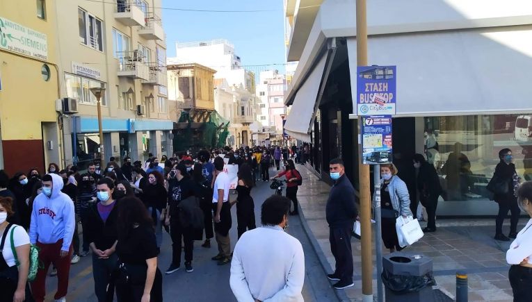 Ηράκλειο: Στους δρόμους βγαίνουν ξανά οι εκπαιδευτικοί της ...