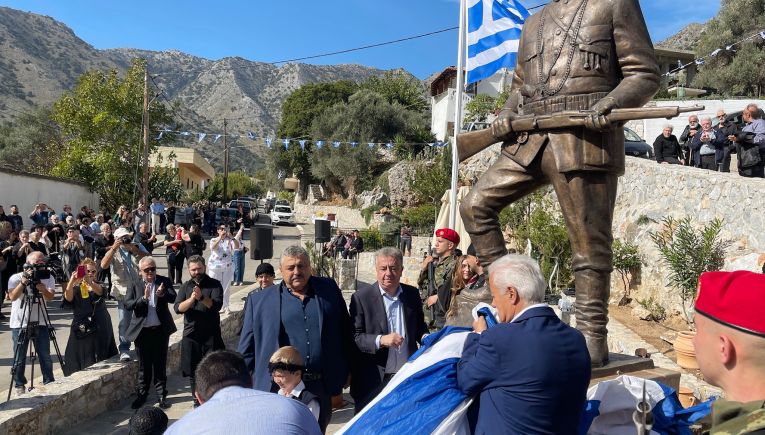 Αποκαλυπτήρια του Ανδριάντα του Οπλαρχηγού Μιχαήλ Μελαδάκη στην Ασή ...