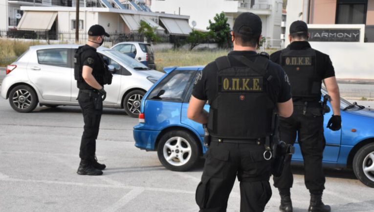 Ζεφύρι: Πυροβολούσε στον αέρα και τα σκάγια πέτυχαν τζιπ της ΟΠΚΕ ...