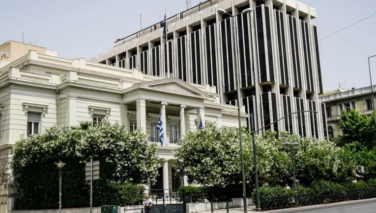 Υπουργείο Εξωτερικών: Τα τηλέφωνα έκτακτης ανάγκης για όσους Έλληνες ...