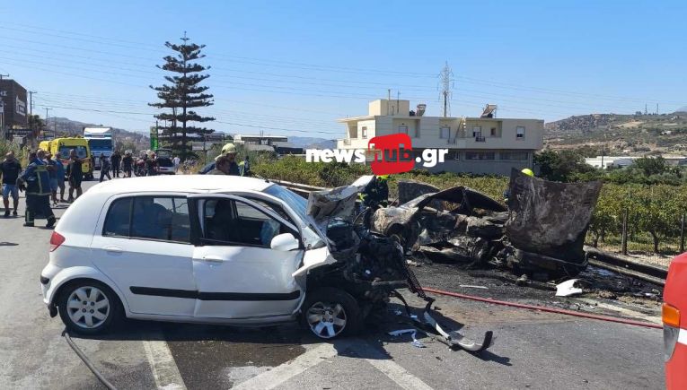 Μαλάδες: Σφοδρή σύγκρουση 2 οχημάτων με εκδήλωση φωτιάς-Δυο τραυματίες ...