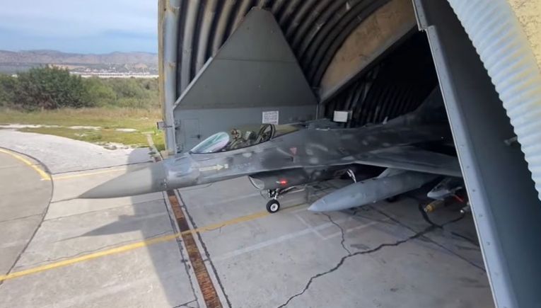 Στην 115 Πτέρυγα Μάχης στα Χανιά ο Νίκος Δένδιας-Θα πετάξει με F-16 Viper - Newshub.gr