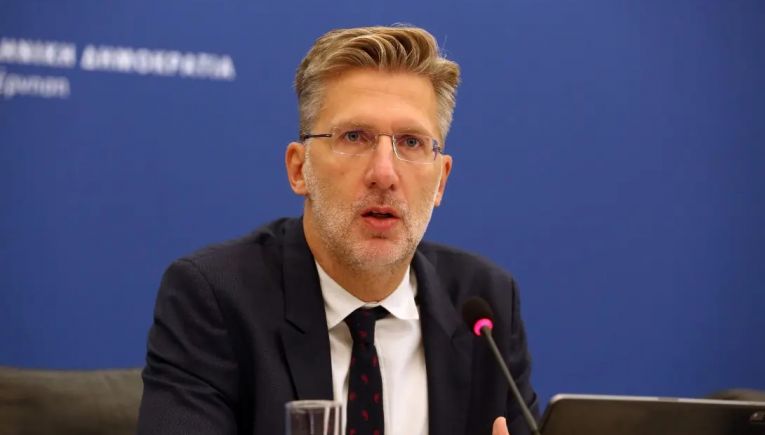 Επισκέπτεται το Αεροδρόμιο στο Καστέλι ο Άκης Σκέρτσος - Newshub.gr