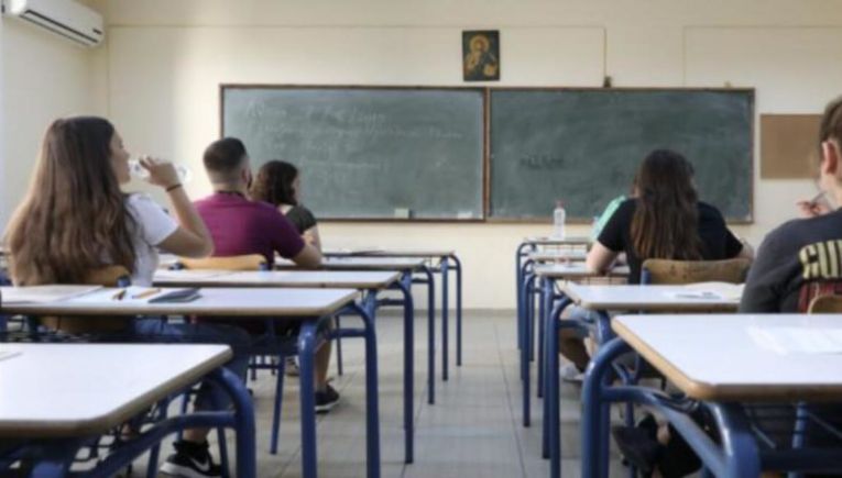 Σε αναστολή άσκησης καθηκόντων εκπαιδευτικός σε Γυμνάσιο της Αν ...