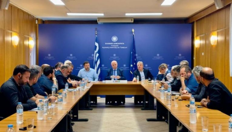 Σύσκεψη με τον Υπουργό Αγροτικής Ανάπτυξης: Επί τάπητος όλα τα ...