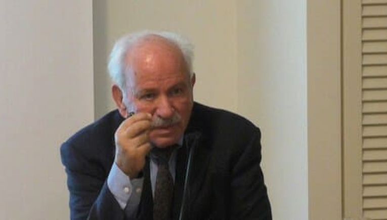 «Έφυγε» ο ιστορικος Τέχνης και καθηγητής Στέλιος Λυδάκης - Newshub.gr
