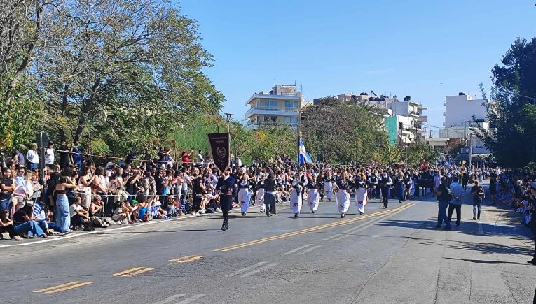 Ηράκλειο: Με λαμπρότητα και συγκίνηση η παρέλαση της 28ης Οκτωβρίου ...