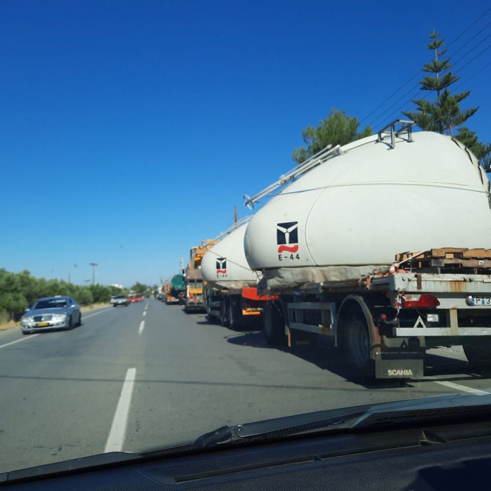 Αστυνομική επιχείρηση για να περάσει κομβόϊ με ανεμογεννητριες από τις ...