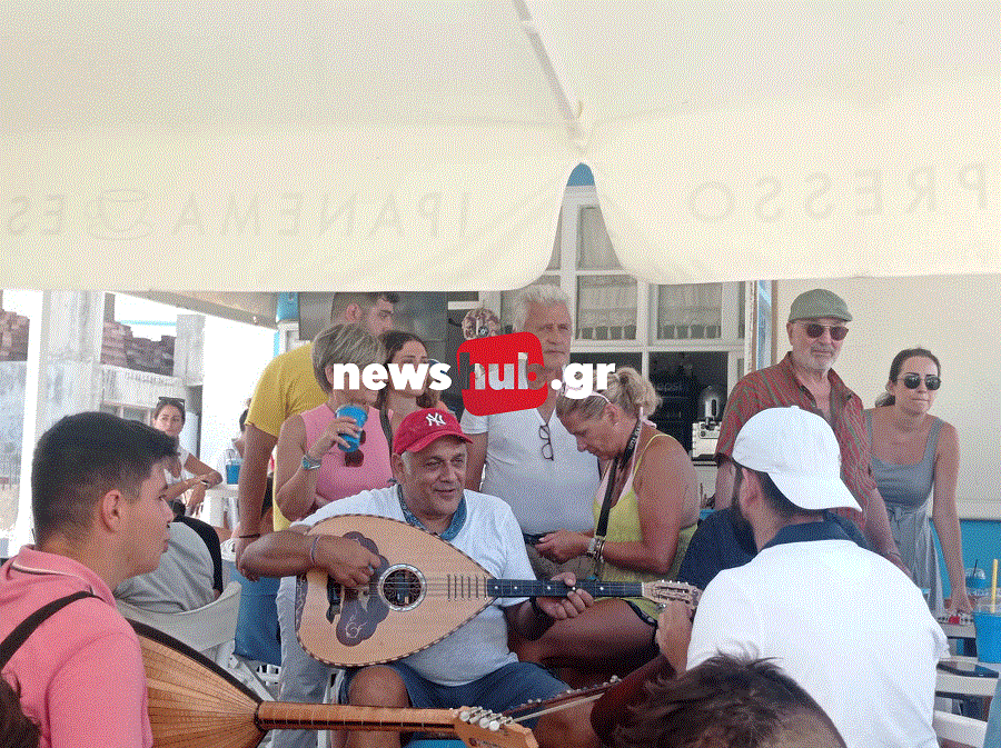 Αντίο με λύρες και λαούτα: Ετσι αποχαιρετούν τους επισκέπτες στο λιμάνι ...