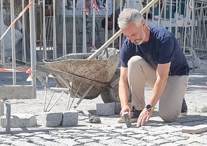 Ο τελευταίος κυβολιθος και ο Αναστασάκης - Newshub.gr
