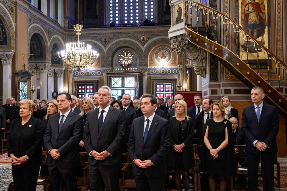 Μνημόσυνο Κωνσταντίνου: Συγκίνηση στη Μητρόπολη-Γονάτισαν τα παιδιά του ...