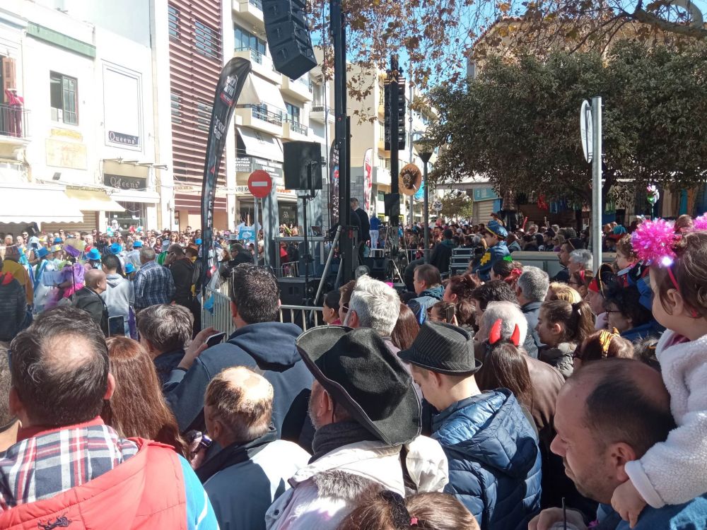 Καρναβάλι στο Ηρακλειο: Μικροί και μεγάλοι πλημμύρισαν το κέντρο για ...