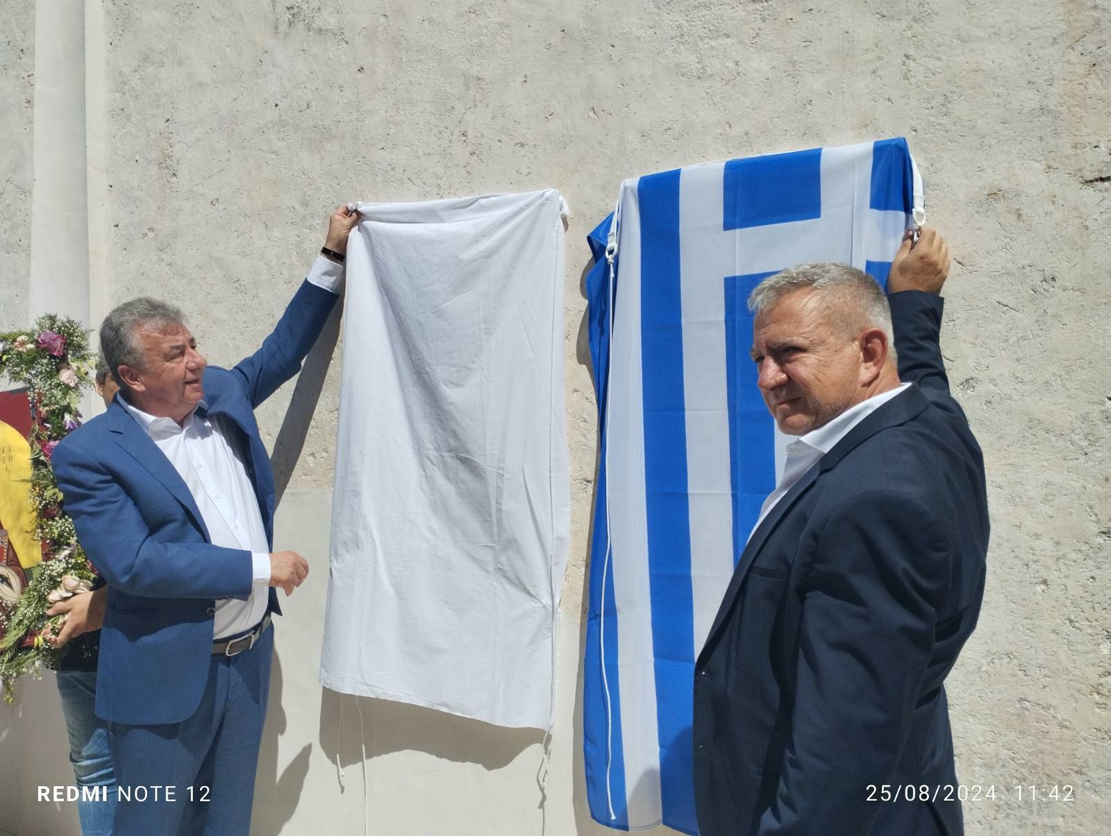 Πλήθος πιστών στον εορτάζοντα παλαιό Ναό του Αγίου Τίτου στο Τυμπάκι ...