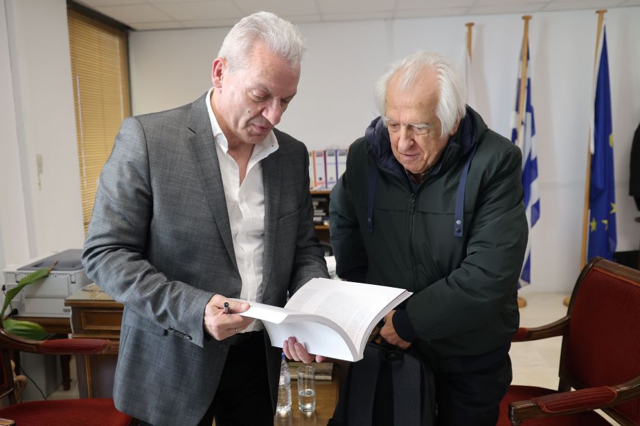 Θερμή υποδοχή του Χρήστου Λεοντή από τον Δήμαρχο Ηρακλείου- Την ...