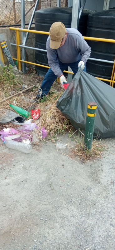 Ηράκλειο: Σκουπίδια παντού στους εξωτερικούς χώρους του αεροδρομίου ...