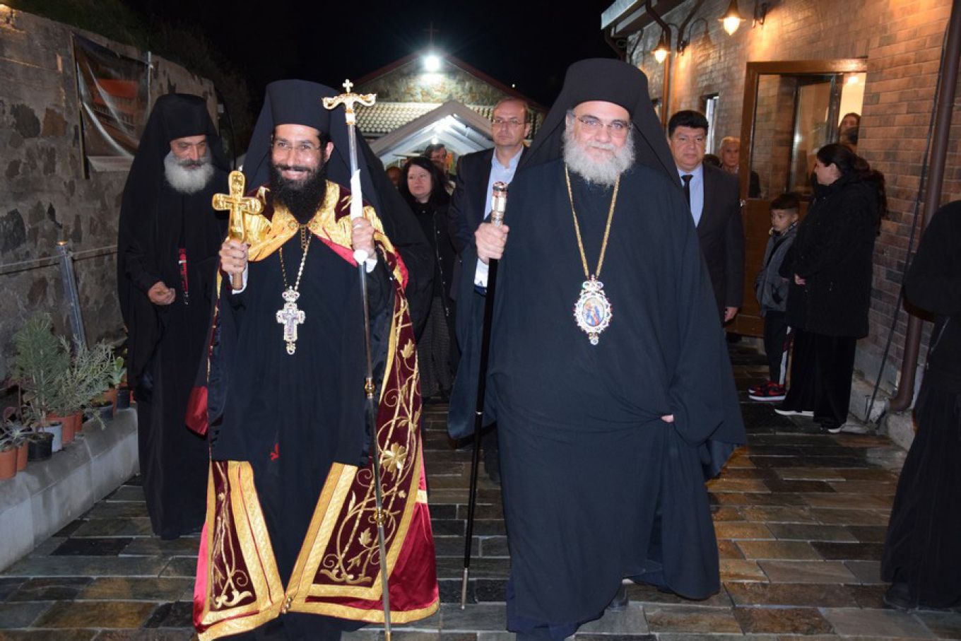 Ψευδοθαύματα, μαύρο χρήμα, σεξ και μαφιόζικες μέθοδοι στη Μονή Οσίου ...