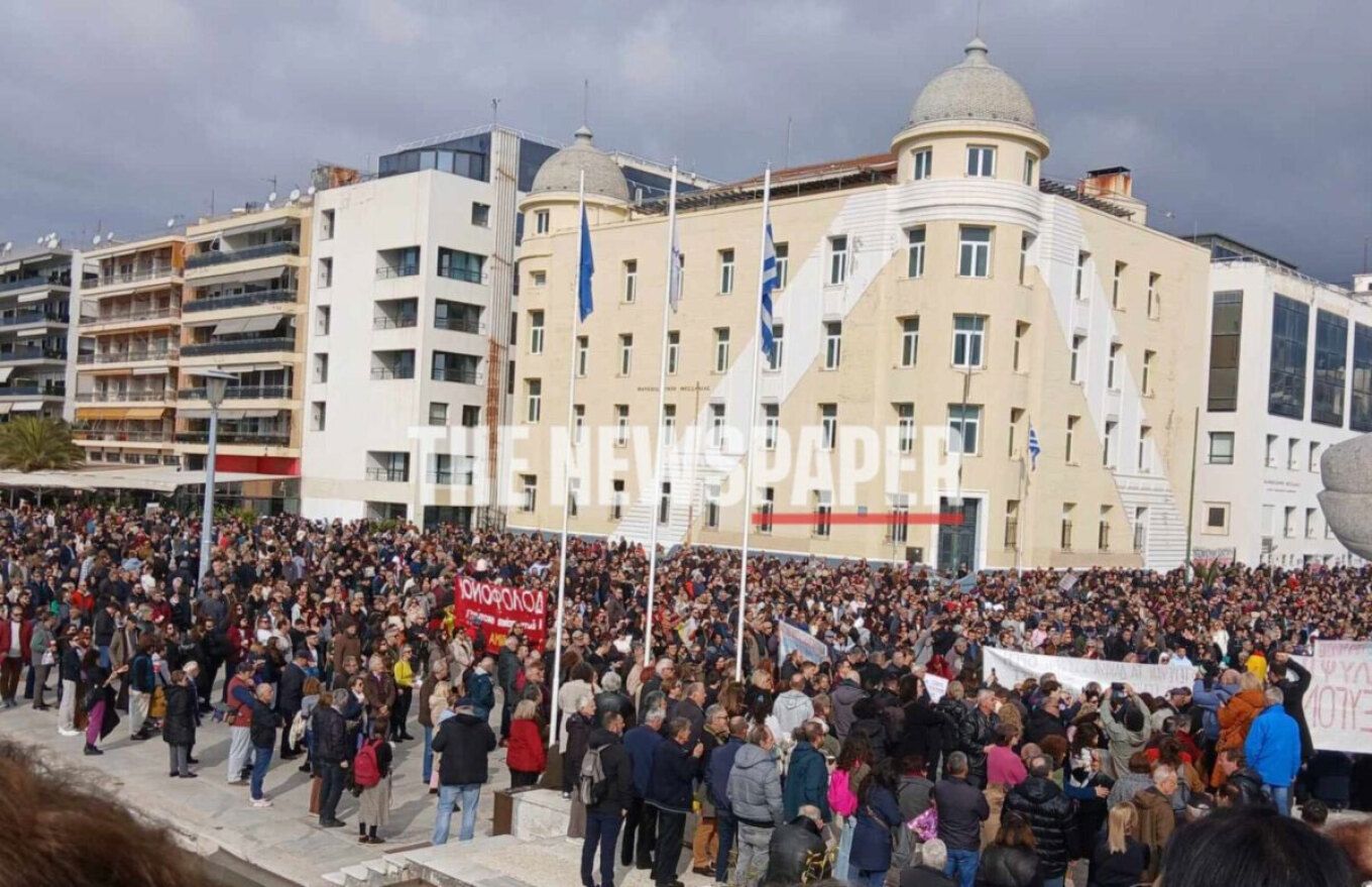 «Λαοθάλασσα» στο Σύνταγμα στη συγκέντρωση για τα Τέμπη-Πάνω από 16.000 ...