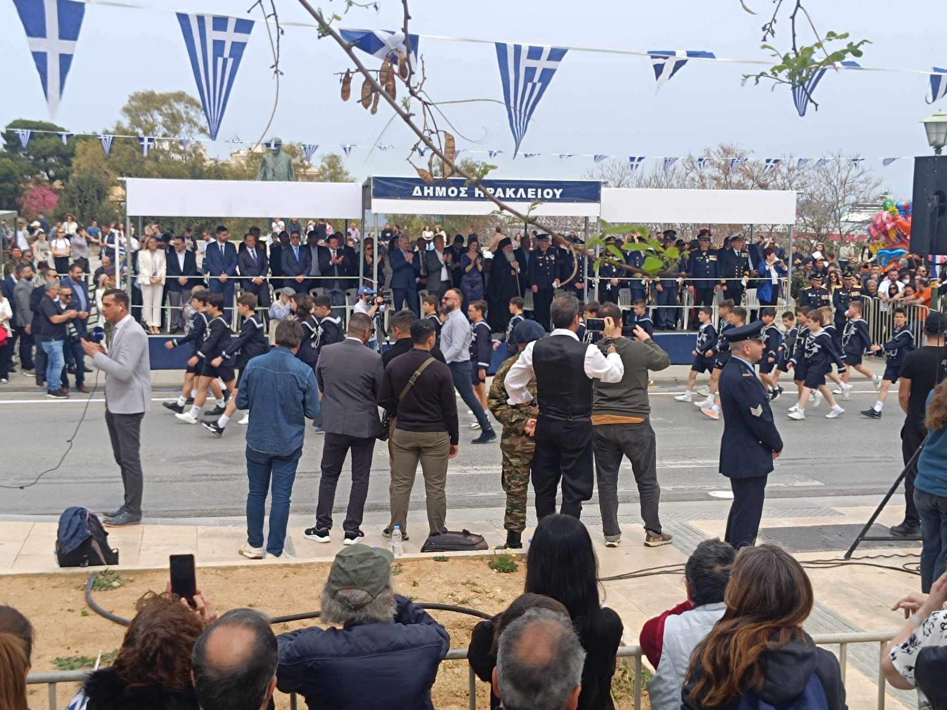 Με λαμπρότητα η καθιερωμένη παρέλαση στο Ηράκλειο - Κορυφώθηκαν οι ...